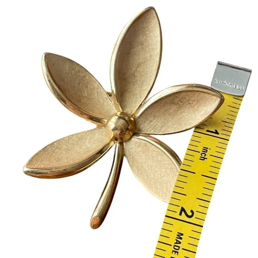 Trifari | Jewelry | Vintage Crown Trifari Gold Tone Flower Brooch Pin ...